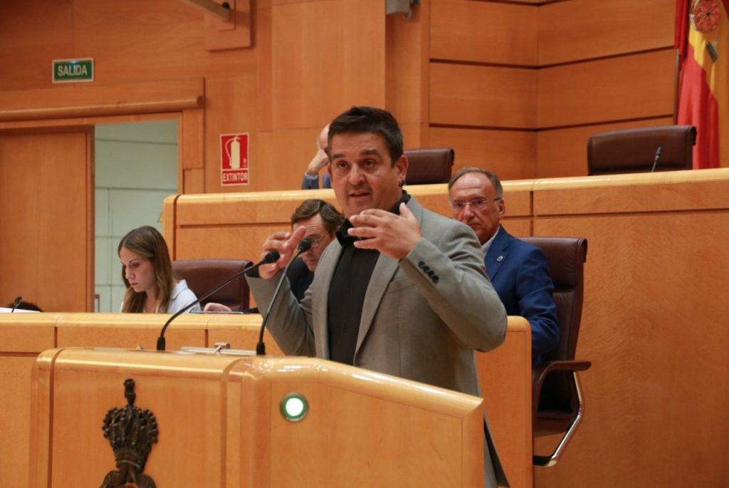 Mulet recibe una carta d'agradecimientu de l'ALLA pol so llabor