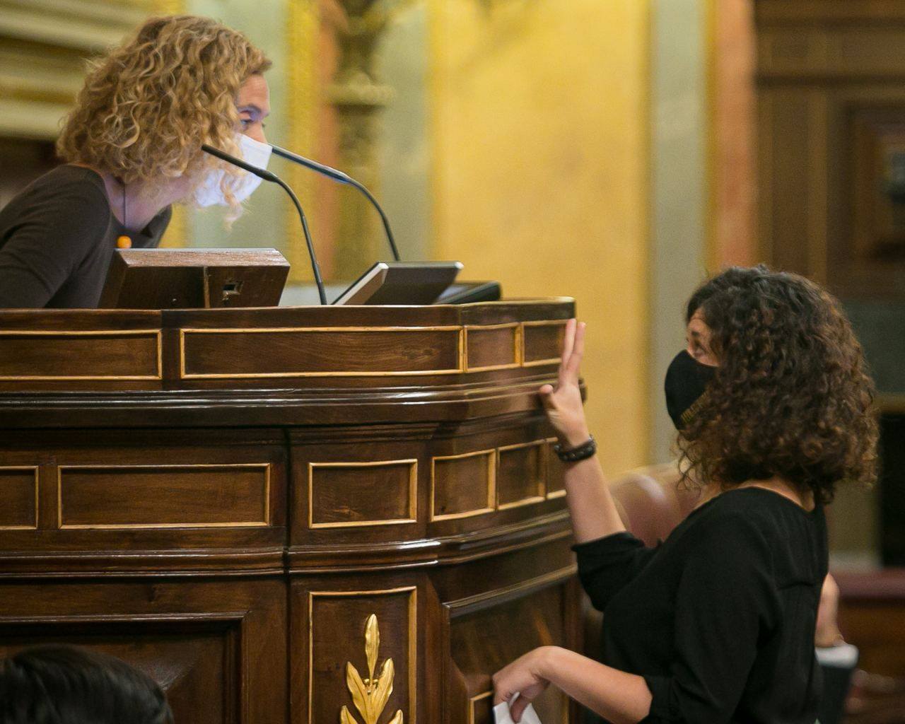 Sofía Castañón defende'l plurillingüismu na tribuna del Congresu